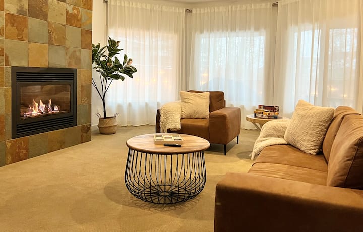 Elegant 2br Suite | Cozy Fireplace | Private Yard - Calgary