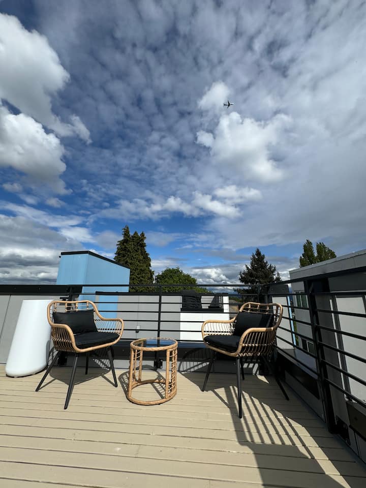 2br/2ba Townhome With Rooftop - Seattle, WA