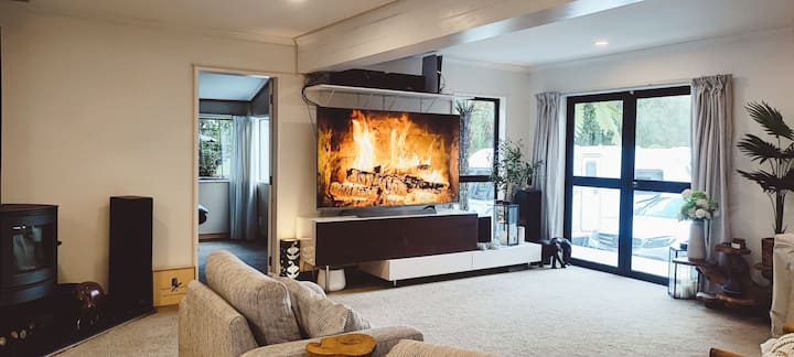 Spacious Home For 6-8 Great For Families & Friends - Lower Hutt