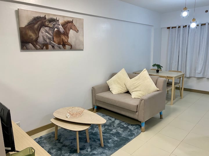 Cozy & Comfy 2 Bedrooms W/pool - Muntinlupa