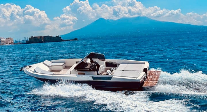 Motor Boat/ Fast Yacht - Nápoles