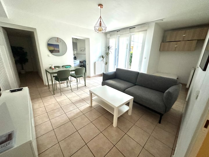 300 Meters From Transport & Free Parking - Saint-Denis, France