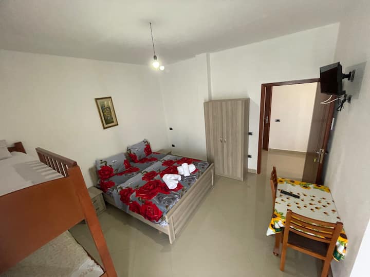 Dhoma Plazhi Parajsa (Room N.2) - Spille
