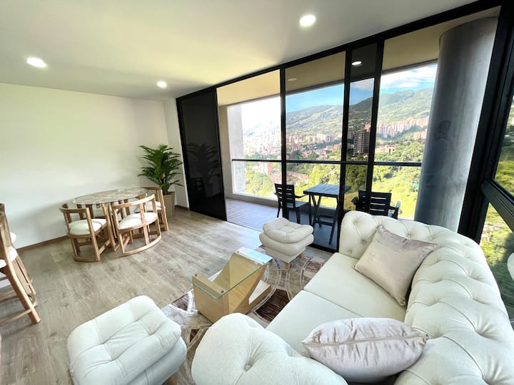 Lujoso Moderno Magnifica Vista, Piscina, Envigado. - Envigado