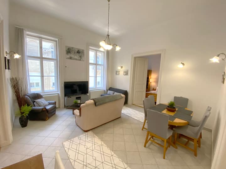 Spacious Andrassy - Boedapest