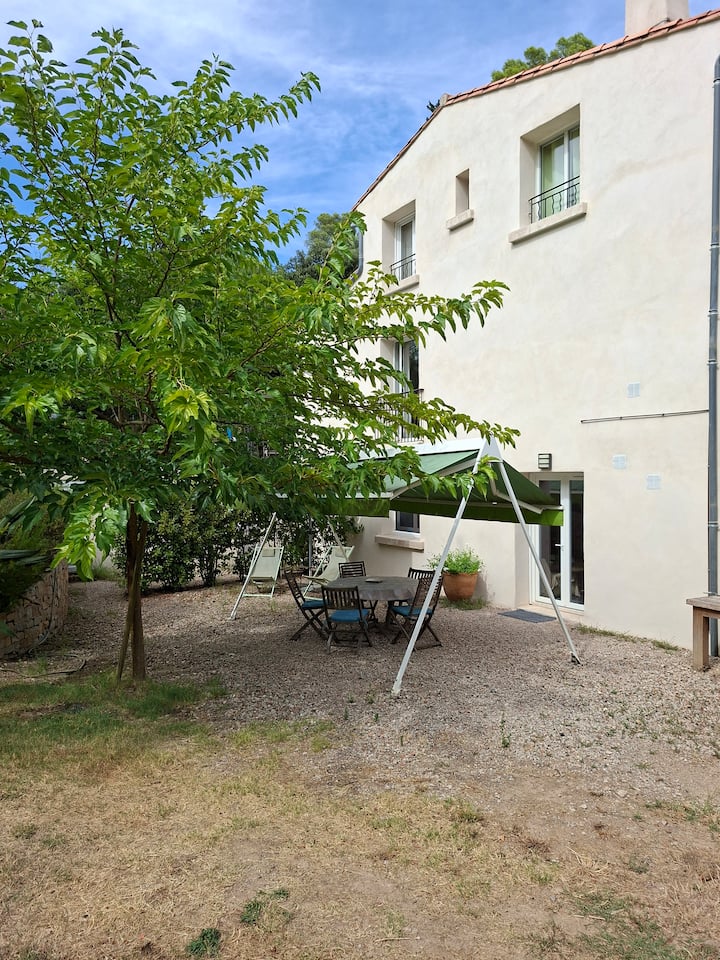 Appartement Au Rez-de-chaussée D'une Villa - Clermont-l'Hérault