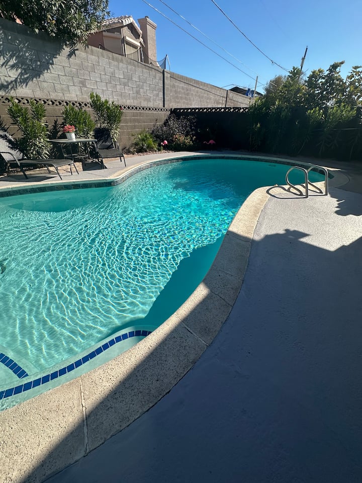 Modern 4-bed Home *Fun, Pool, Bbq Grill ,Central* - Las Vegas Strip, NV