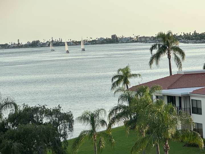 2/2 Isla Del Sol St. Pete - Saint Petersburg, FL