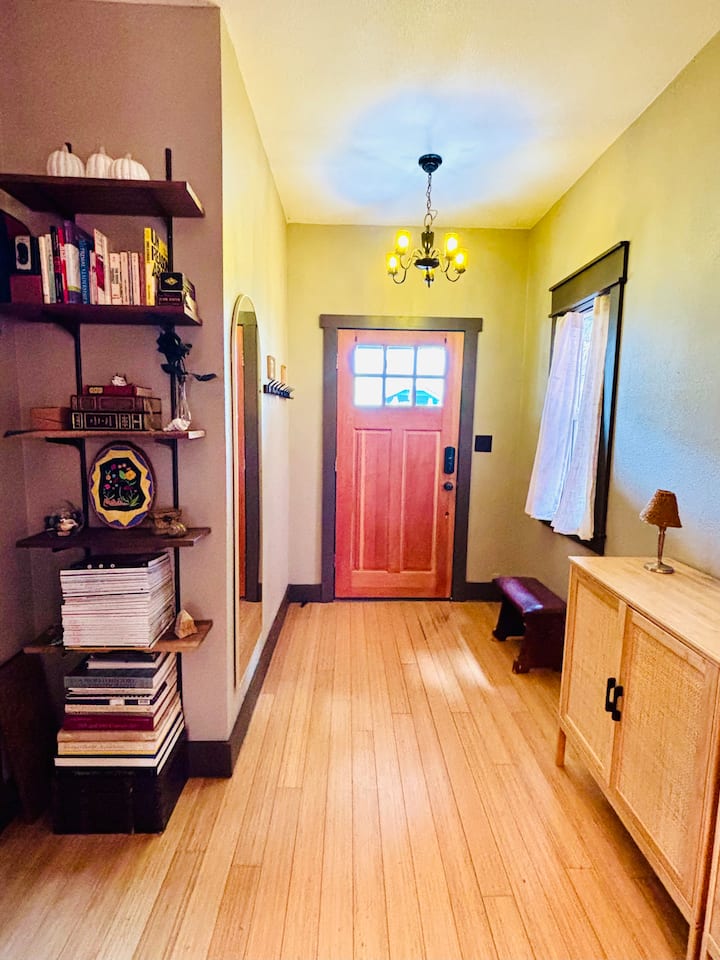Walk To Mississippi Ave! Cozy Folk Victorian. - Portland, OR