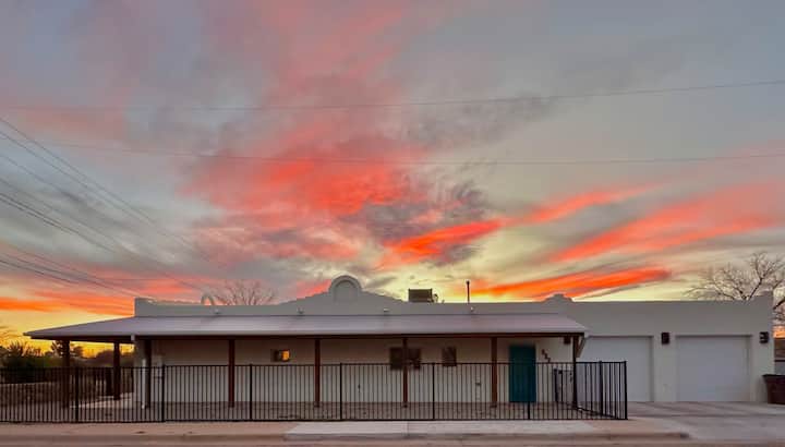 2 King Bds/2.5 Bathrooms In The Heart Of Downtown - Las Cruces, NM