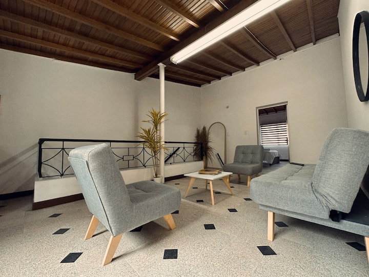 Habitación Amplia En El Corazón De Laureles. - Medellín