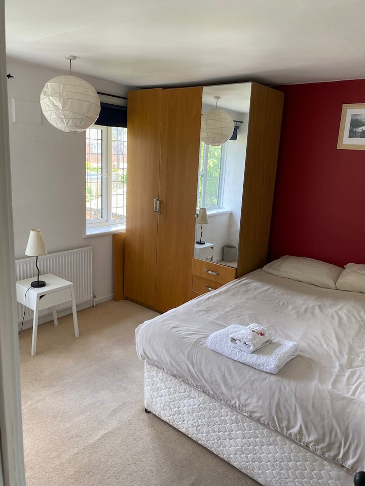 Garden Facing Room, Two Windows! - Edgware