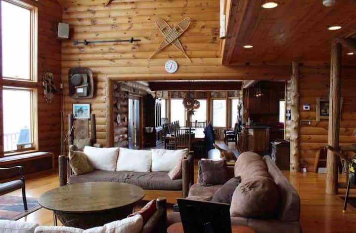 Mountaintop Cabin W 100 Acres! - Corinth, NY