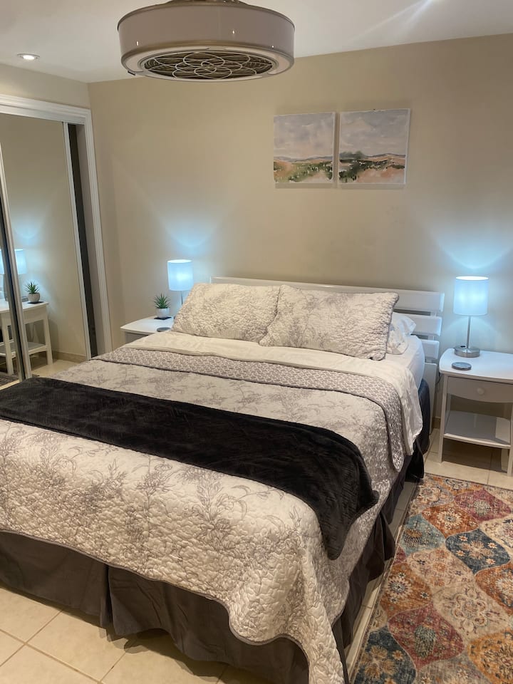 Cozy Studio Near Pearson Airport - Centennial Park