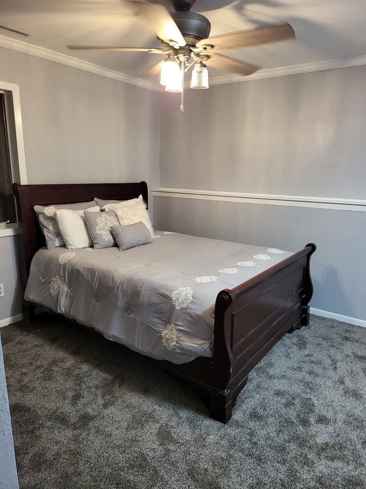 One Extra Rooms In Our Home - Altoona, IA