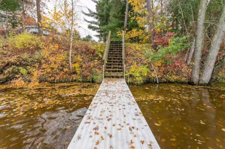 Lakefront Escape -Docks, Grill, Portable Fire Pit - Chippewa Falls, WI