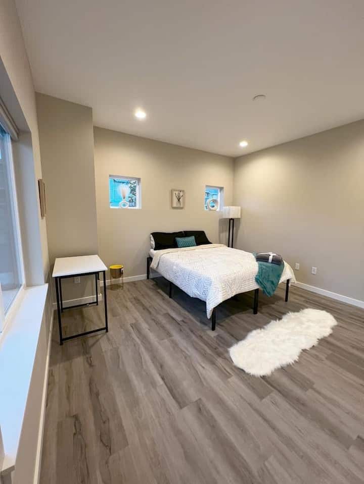 Quiet Luxury Private New House - Tacoma, WA