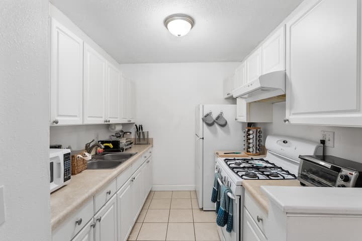 Summit House Apartment - Gainesville, FL