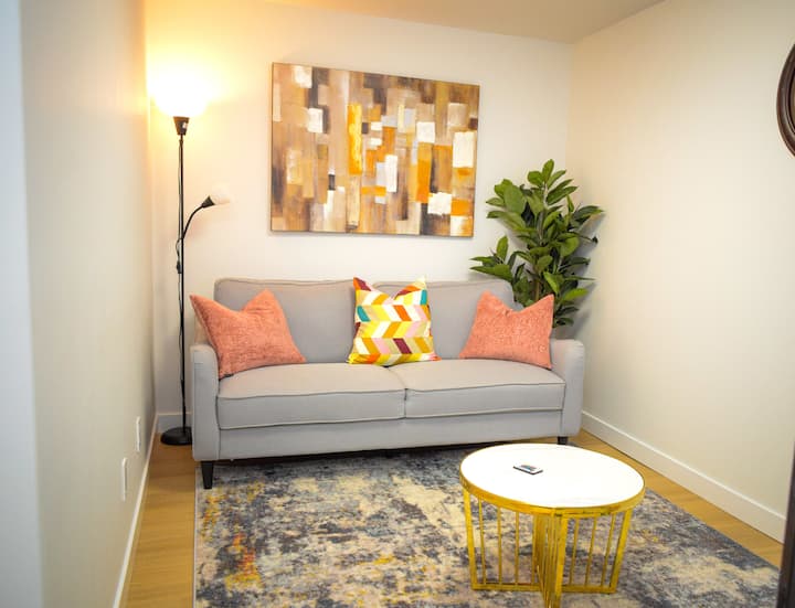 A Sleek Two Bedroom, Modern & Homely Suite - Edmonton