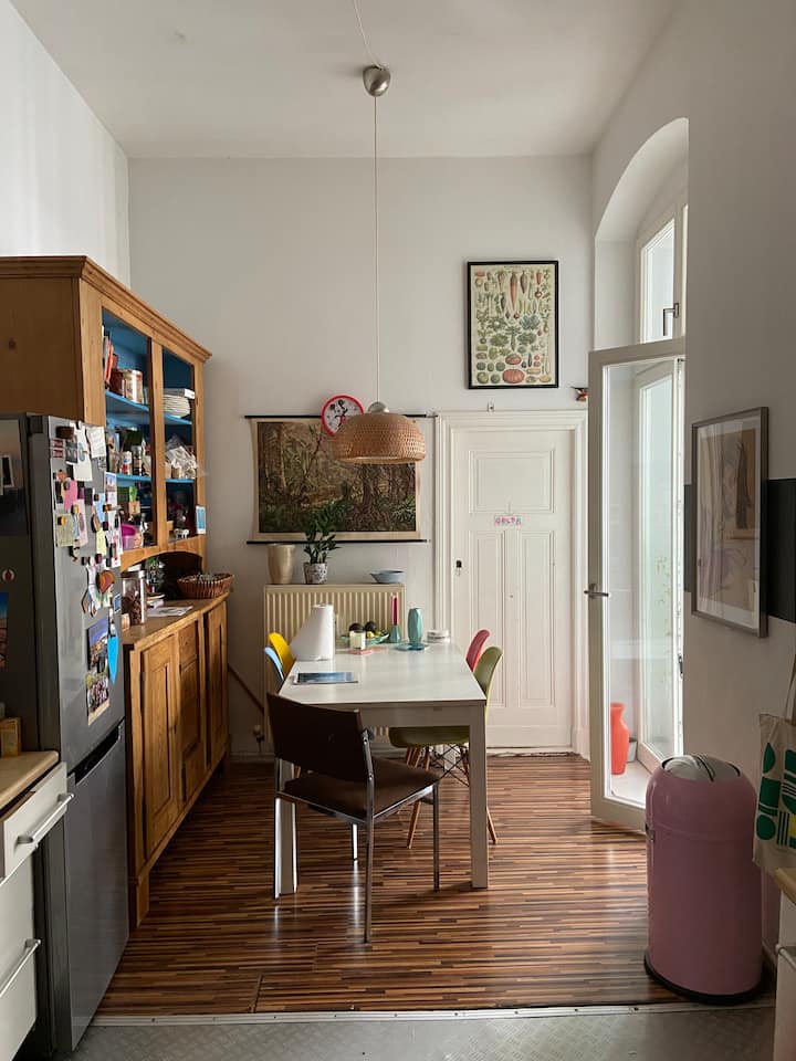 Spacious, Cosy Room In Calm Flat For Woman - Berlin