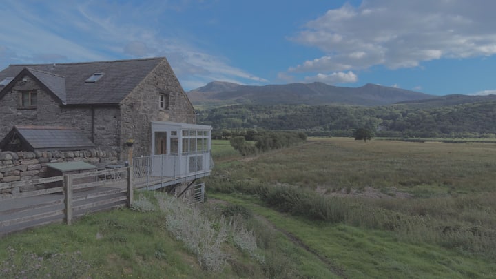 Warws Bach - Wales