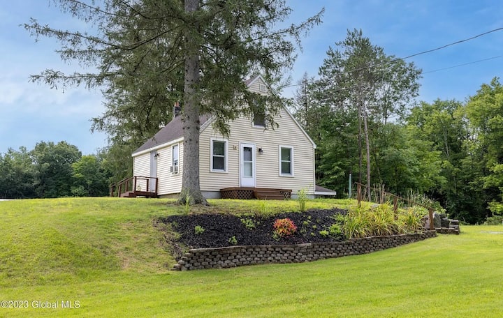 Saratoga 2 Bedroom Cottage ! - Greenwich, NY