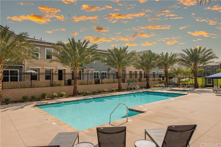 Spacious, Upgraded 3 Bedroom Th - Santa Clarita, CA