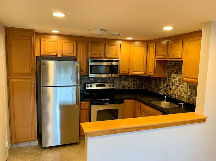 Clean And Beautiful 2bd Apt - Wellesley, MA