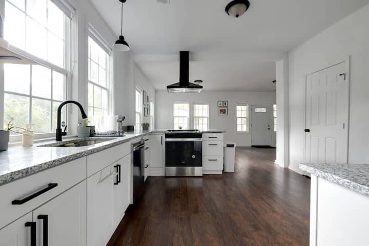 Central Gardens Home In Perfect Location - Memphis in May