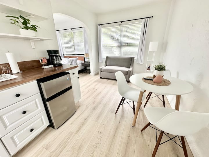 Private Sunny Guest House - South Miami, FL