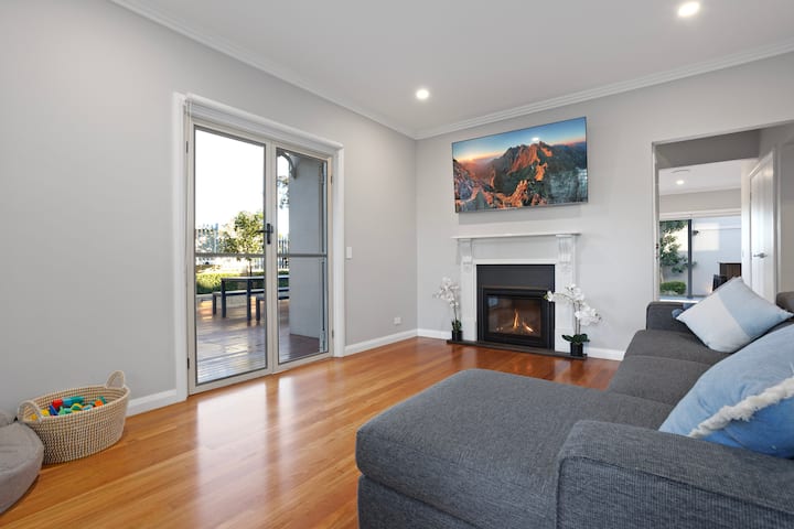 Modern 2-storey Home — Opposite Camden Valley Inn - Camden
