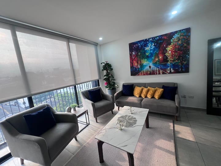 Modern Downtown Views 3 Bedroom 3 Bath Condo - San Salvador
