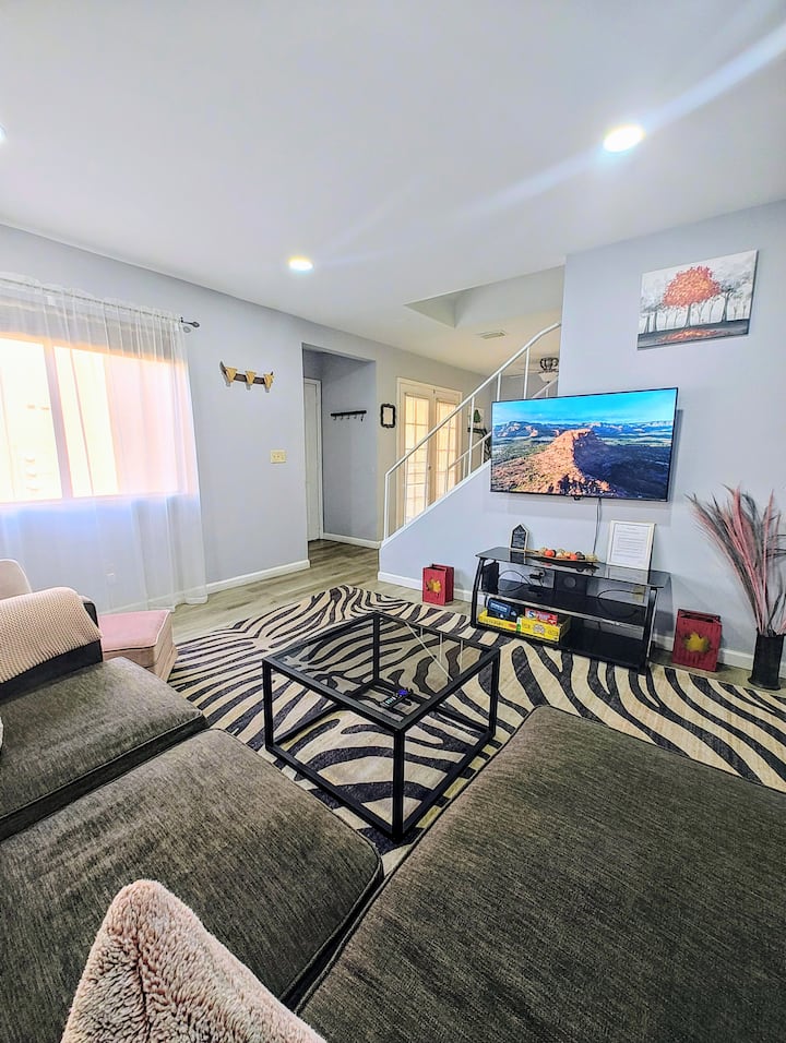 Mountain Base 2bd Condo | Near Tempe & Phx Airport - Gila River Resorts & Casinos - Lone Butte