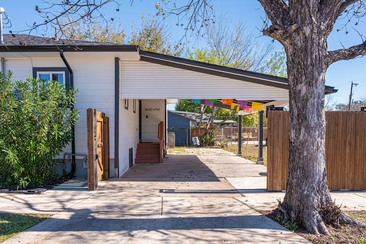 Gated Downtown Retreat For Groups - San Antonio, TX