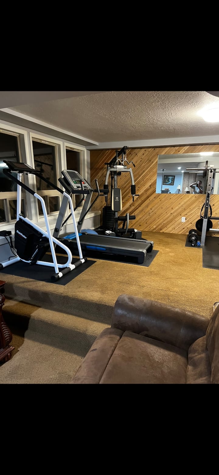 Private Room, Hottub, Sauna, Gym - Sandy, OR