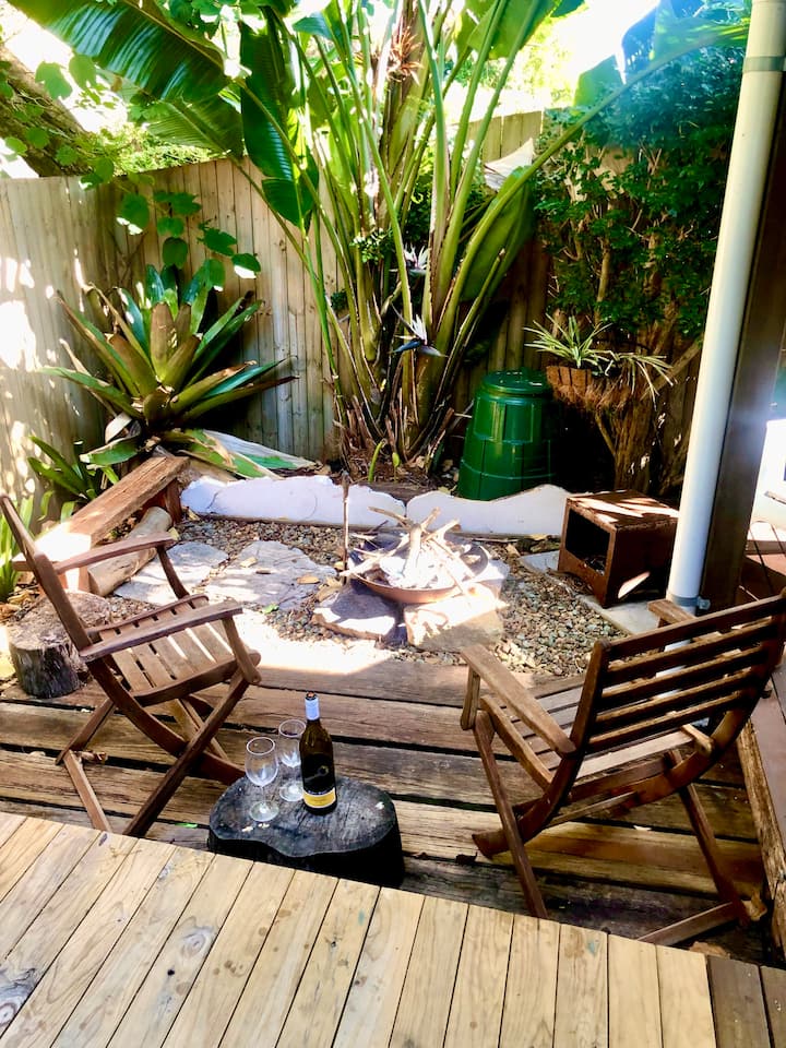 Beach And Mount Retreat. - Coolum Beach