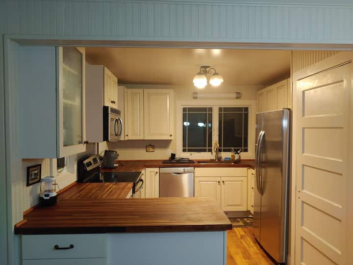 Entire Private 2-bdrm Unit In Triplex House - Blacksburg, VA