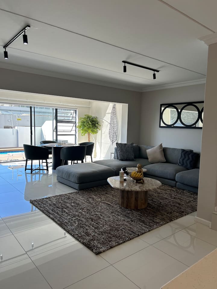 Sapphire Seas Beach Apartment - Port Elizabeth