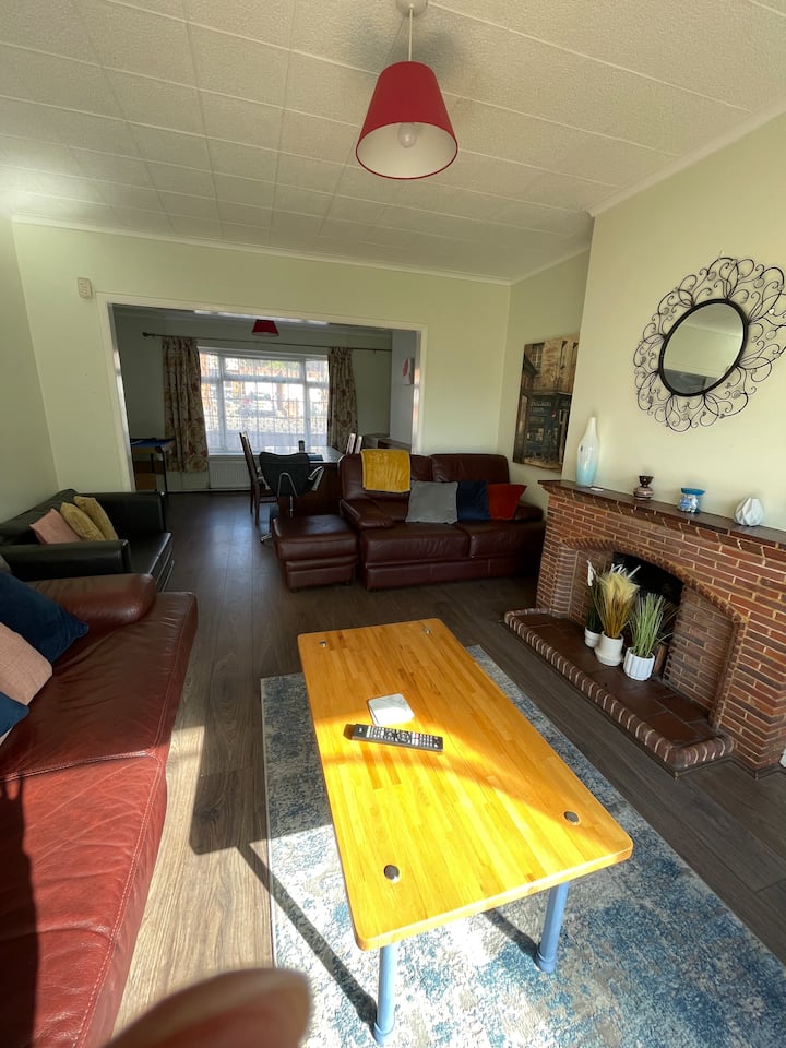 Wardown Place - 3 Bed House With Private Parking - Luton