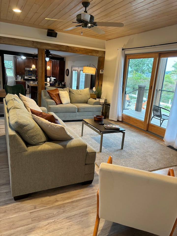 Fully Stocked Lake House - Water Slides, Fremont