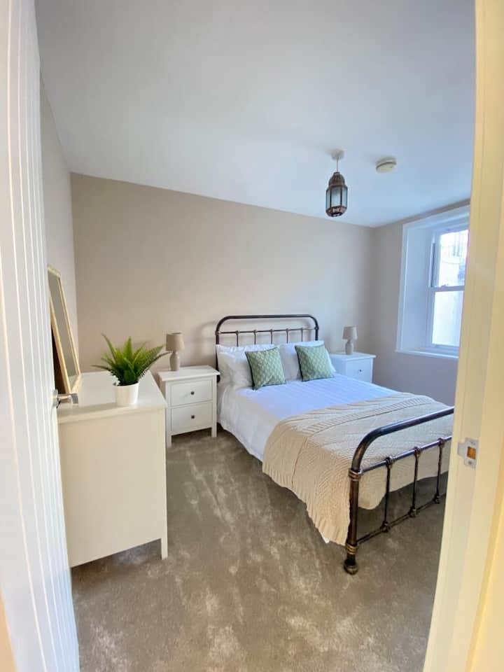 Beautiful Seafront Apartment, Free Parking Permits - Portsmouth