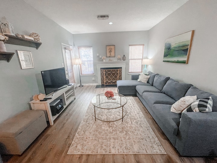 Open Floor Plan 1br/1ba Condo- Near Inova Fairoaks - Fairfax, VA