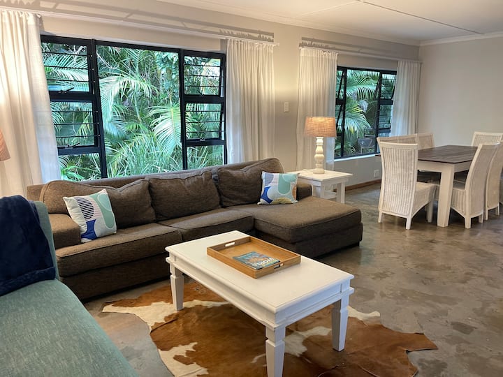 Family-friendly 3br House In Quiet Leafy Street - Dolphin Coast