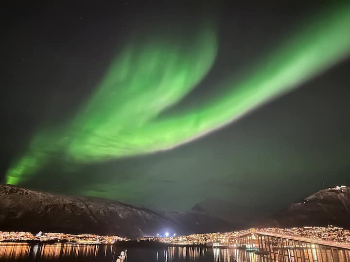 Sentral Toppleilighet Med Utsikt - Norway