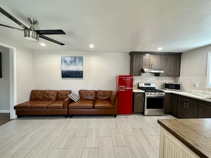 Cozy One Bedroom With Full Kitchen - Whittier, CA