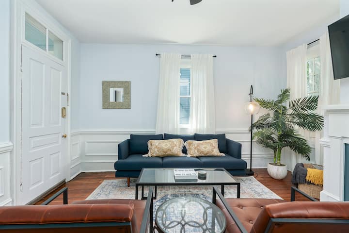 Gorgeous Apt In Heart Of Downtown: The Hall House - Wilmington