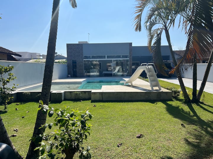 Casa Com Piscina A Uma Quadra Da Praia. - Guaratuba