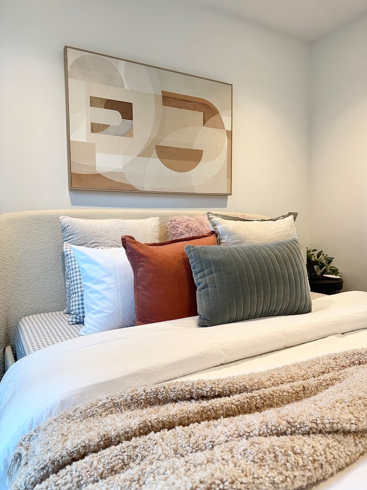 Pool • Family Apartment • Free Carpark - Melbourne