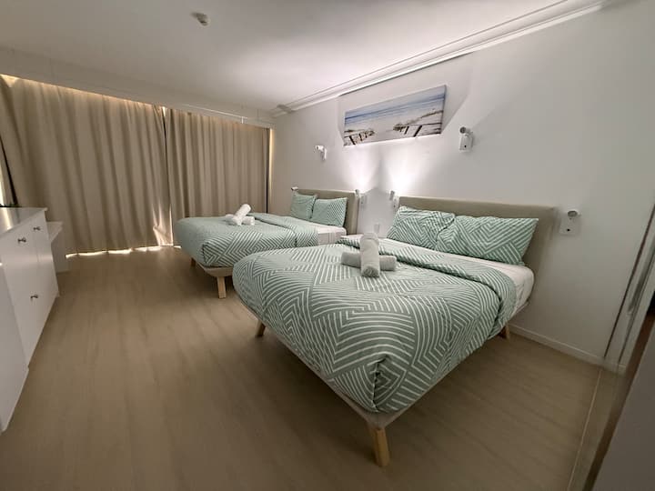 Sunrise By The Sea - Ocean Views - Surfers Paradise