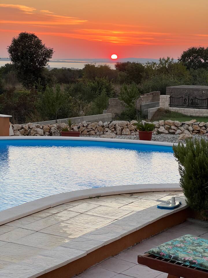 Sea View Apartment With Large Pool & Ocean Breeze - Nin